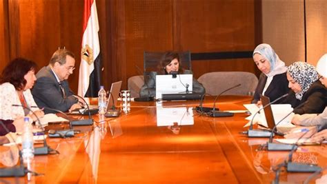 ساعة مع الوزيرة الهجرة تعقد لقاء مع عدد من المصريين بأمريكا لبحث