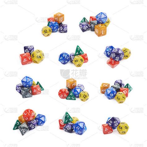 堆的孤立的多面体骰子