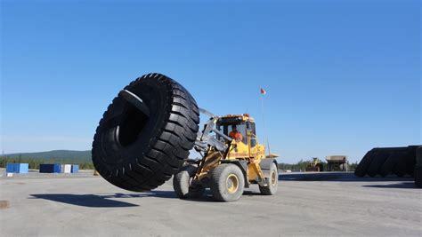 Riesenreifen für Muldenkipper und Monster Trucks DER SPIEGEL