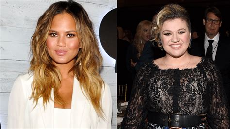 Kelly Clarkson Jokes Shes Jealous Like Jonas Of Chrissy Teigens