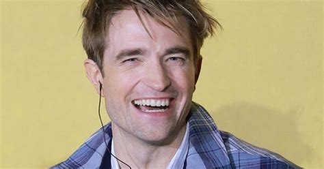 미키 17 로버트 패틴슨 얼굴에서 송강호가 보인다