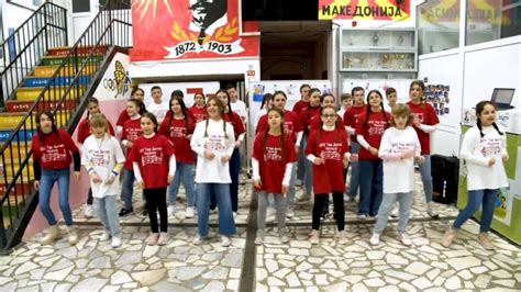 Хорот при ООУ Гоце Делчев од Неготино дел од Интернационалниот хор составен од хористи од Европа