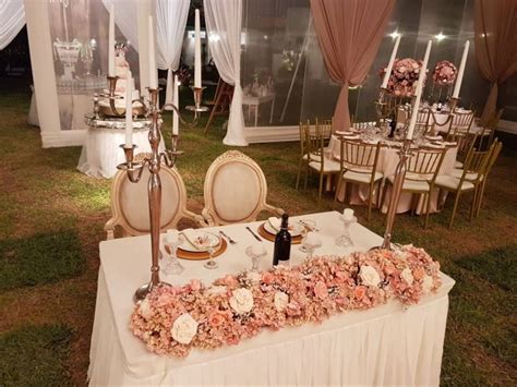 ideas muy románticas para decorar la mesa de los novios