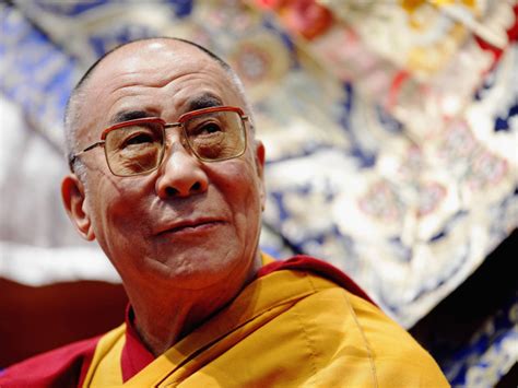 Dalai Lama Isi Cere Scuze Dupa Ce I A Spus Unui Baietel Sa Ii Suga Limba Video