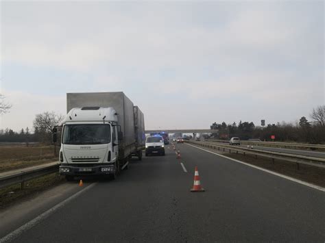 Podnapilému řidiči se na dálnici D35 odpojil za jízdy přívěs | Týdeník ...