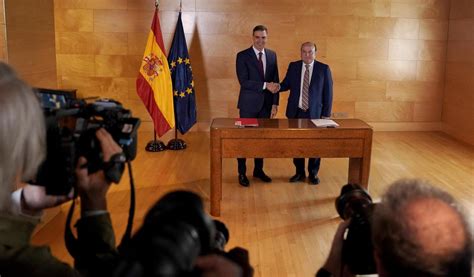Psoe Y Pnv Firman El Acuerdo De Investidura Fotos