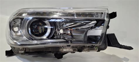 LAMPA PRAWA REFLEKTOR XENON LED TOYOTA HILUX 16 811500K690 za 499 zł z