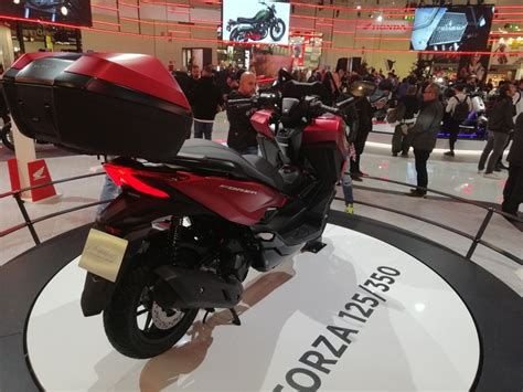 Salon De Milan 2022 le scooter Honda Forza 125 évolue en douceur