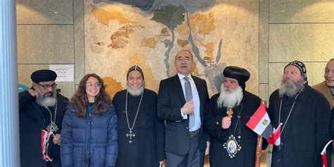 نيافة الأنبا دميان يدلى بصوته فى انتخابات الرئاسة جريدة الأهرام الجديد الكندية