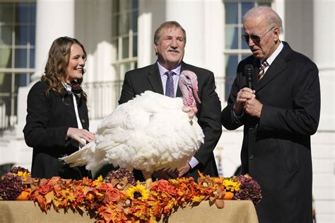 Tradition zu Thanksgiving Joe Biden begnadigt Truthähne Chocolate