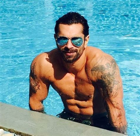 Karan Singh Grover Body