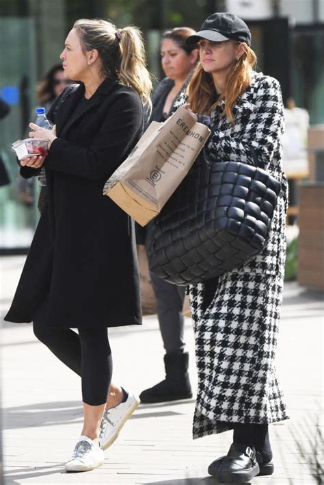 ASHLEE SIMPSON Out For Lunch With A Friend In Los Angeles 02 19 2023