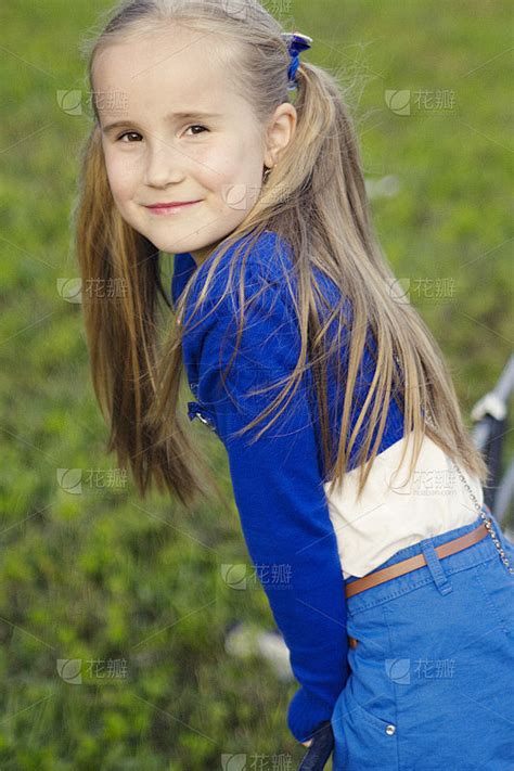 美丽的孩子在微笑