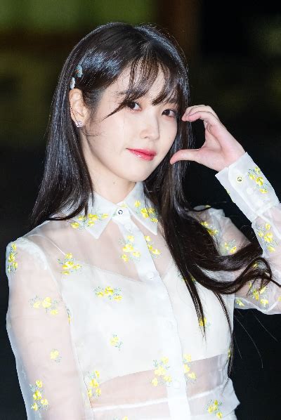 아이유 따뜻한 기부와 특별한 선물로 이웃 감동시켜