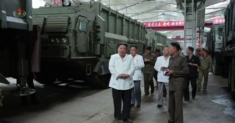 북한 김정은 이틀간 군수공장 시찰