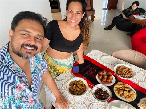 මේ අවුරුදු කාලේ හිනාවියන් රාළේ ” ලංකාවම දන්න ජනප්‍රිය කලා තරු