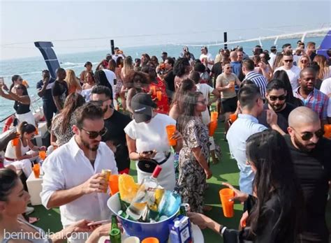 یات پارتی در مارینای دبی تفریحات دبی