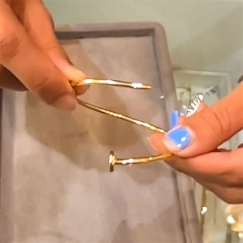 قیمت و خرید دستبند النگویی طلا 18 عیار زنانه مدل میخ طرح کارتیه میخی