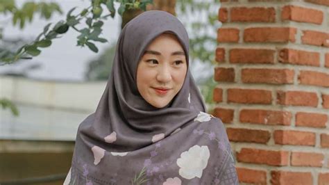Mengenal Larissa Chou Sebelum Mualaf Dan Perjuangannya Usai Bercerai