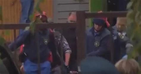 Urgente Atirador Invade Escola E Deixa 13 Mortos