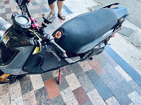 Sdkl 格樂藝術坐墊設計 Yamaha Bws 類麂跑紅壓線 長期支持的車友 換了n次椅墊