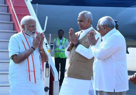 Pm Modi Gujarat Visit Pm Narendra Modi Performs Puja At Ambani See