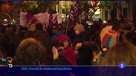 Miles De Personas Se Manifiestan Contra La Violencia De Género