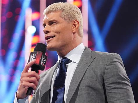 코디 로즈가 Wwe 백스테이지에서 가장 겸손한 슈퍼스타 두 명을 공개합니다 Moyens Io