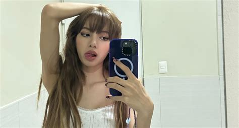 Lisa曬出海比基尼辣照！「背部全見」遭酸民狂刷嘔吐emoji批太暴