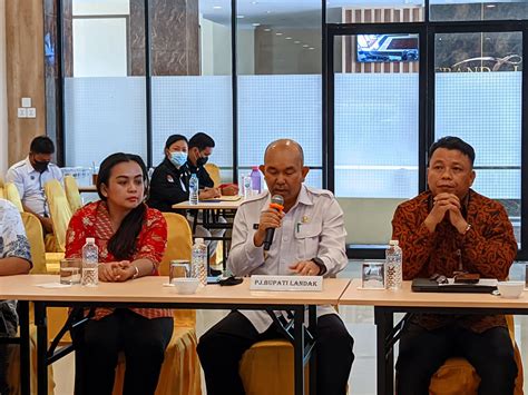 Pj Bupati Landak Buka Sosialisasi Pembentukan Badan Adhoc Dan Siakba