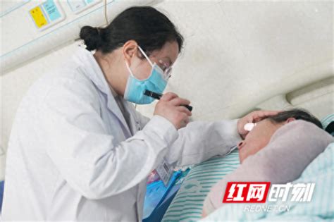 卓越人物丨永州市中心医院邓飞芬：妙手仁心的“光明使者”患者手术病人