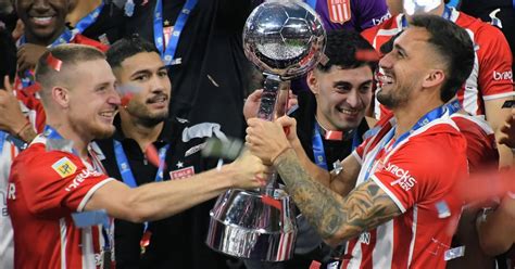 Estudiantes le ganó a Vélez por penales y se consagró campeón de la