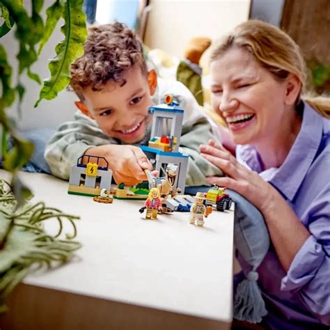 Lego® Jurassic Park Velociraptor Escape