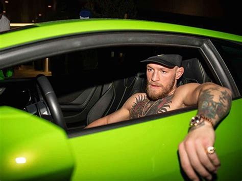 Conor Mcgregor Flexes At Mayweather Im Ripped And Ready