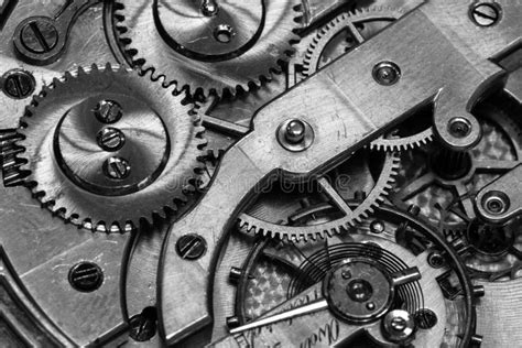 Mecanismo De Reloj Antiguo Con Los Engranajes De Cierre Negro Y Blanco