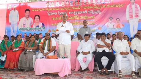 కేంద్ర మంత్రి నిర్మలా సీతారామన్‌ పచ్చి అబద్దాలు మాట్లాడుతున్నారు