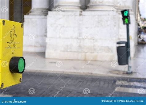 green traffic light with pedestrian crossing control button counting