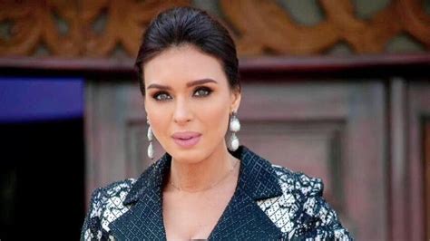 دينا أنا الرقم واحد في الرقص وصوفينار تسخر منها فوشيا