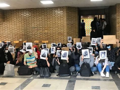 اعتراضات ایران؛ دانشجویان تفکیک جنسیتی را شکستند Bbc News فارسی