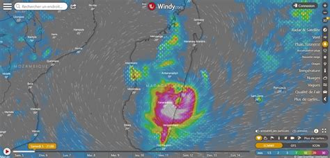 Catastrophes Le Cyclone Tropical Intense Batsirai Touche Terre à 20h