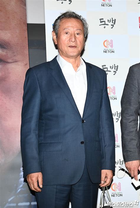 박근형 근엄한 표정 엑s Hd포토 나무뉴스