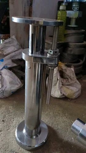 Stainless Steel Two Head Semi Automatic Capping Machines 100 Kg