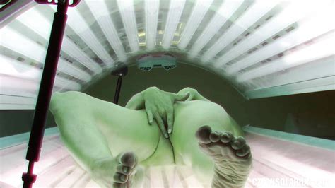 Busty Housewife Masturbates In Solarium Heavyfetish