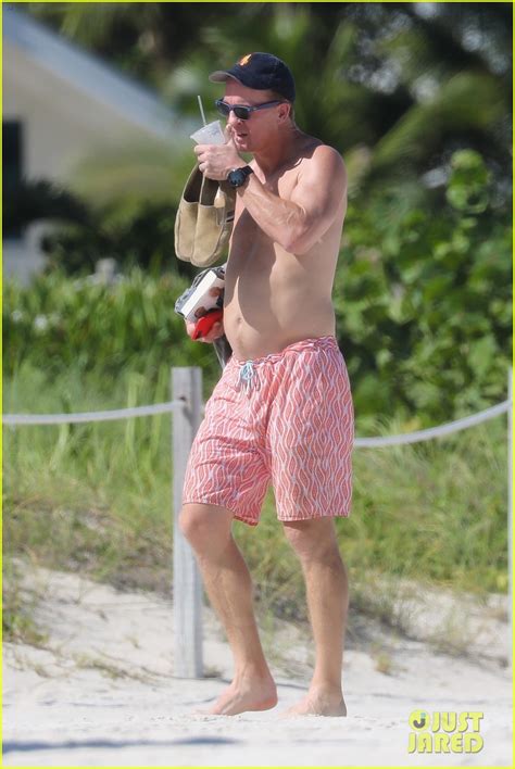 Photo Peyton Manning Shirtless At The Beach 45 Photo 4493020 Just