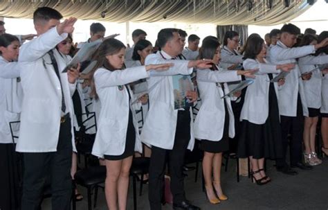 Se Gradúan 123 Médicos Del La Facultad De Medicina Y Ciencias Biomédicas