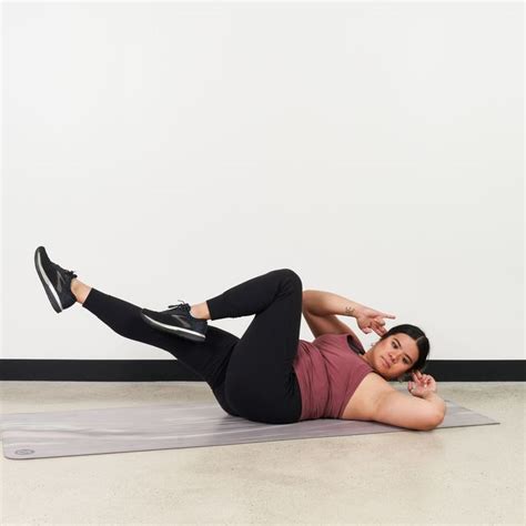 Bicycle Crunches Benefits Form Tips Mistakes And Variations