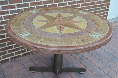Compass Table Grohconcrete