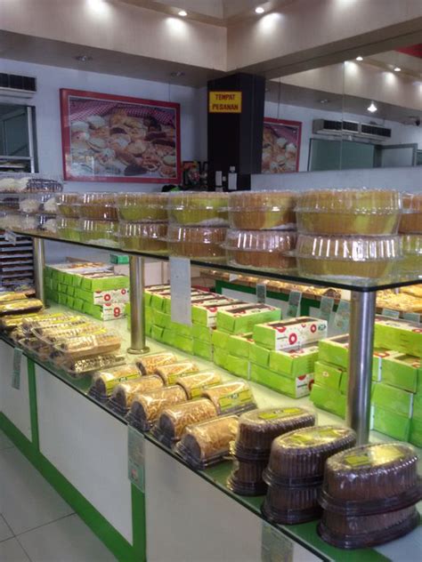 Fruit Cakenya Enak Review Ursandnic Di Restoran Majestyk Bakery