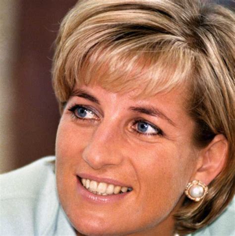 Снимката на принцеса Даяна за която тя сигурно нямаше да иска да си спомня ако беше жива За