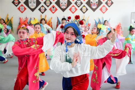 江苏如皋京剧课堂 传承国粹 人民图片网